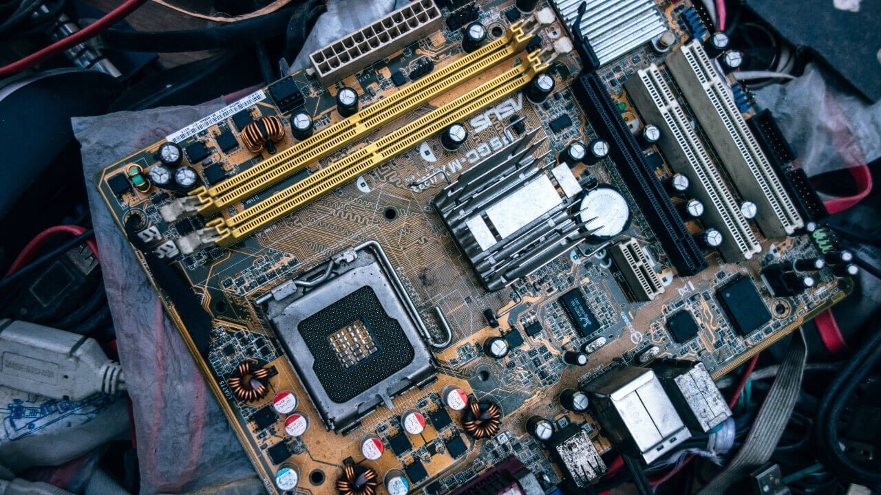 What is Computer Motherboard In Hindi - COMPUTER SHIKSHA